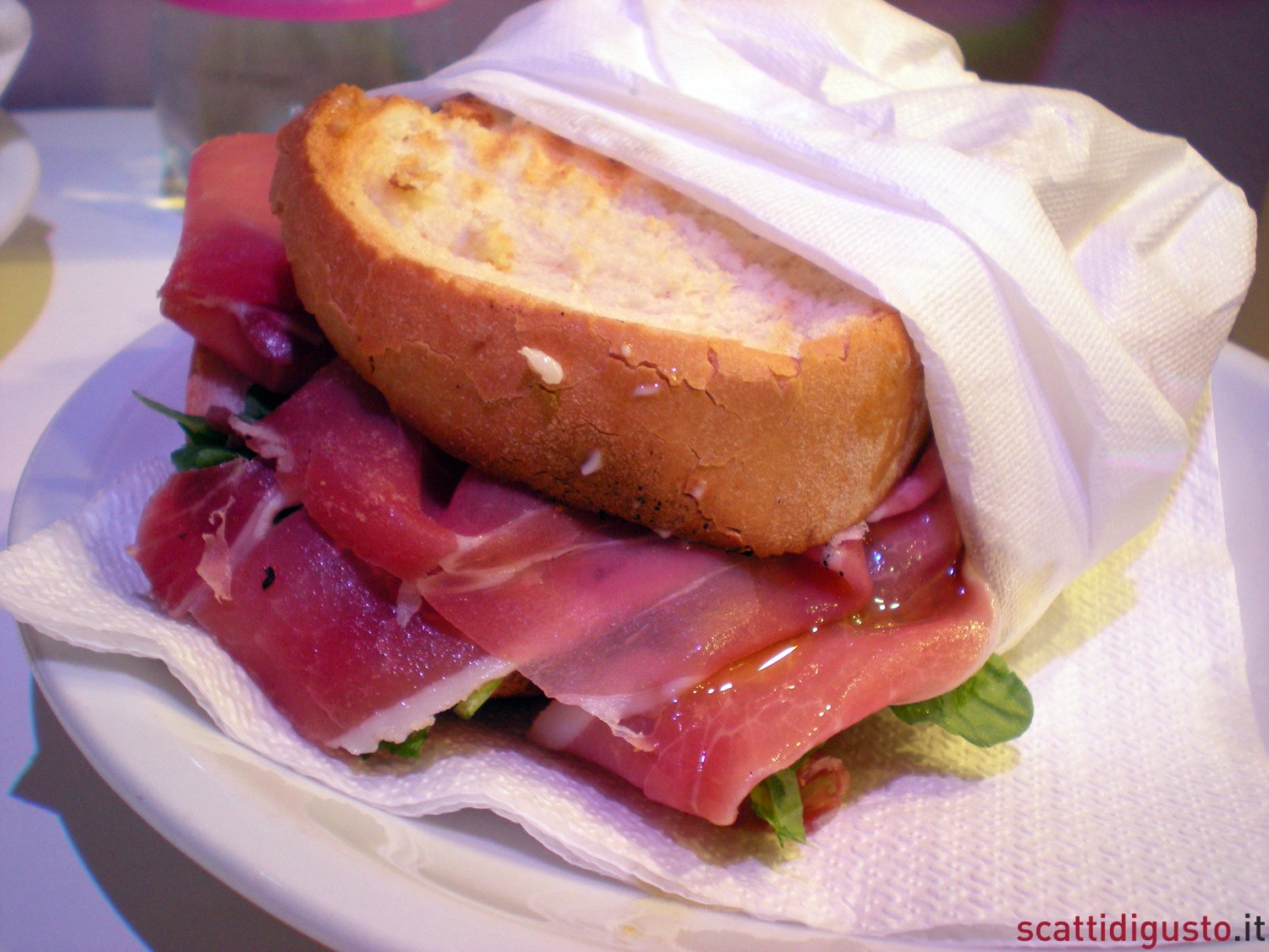 Milano low cost. Vieni a conoscere i panini del bar paninoteca Unione