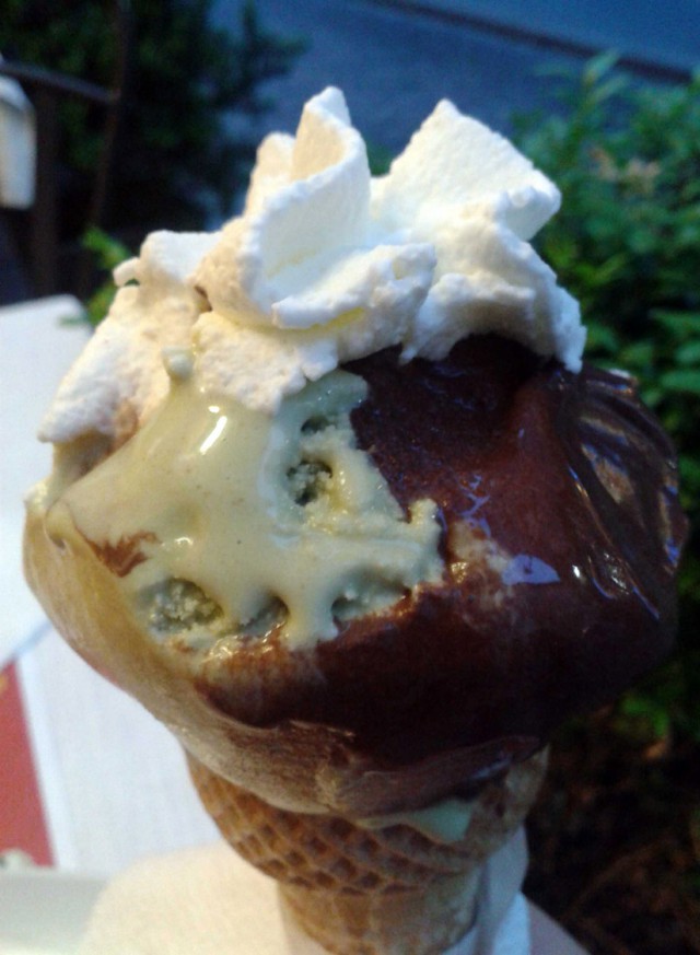 Roma. Peggio del cono gelato a 16 €, i commessi che fanno i provoloni