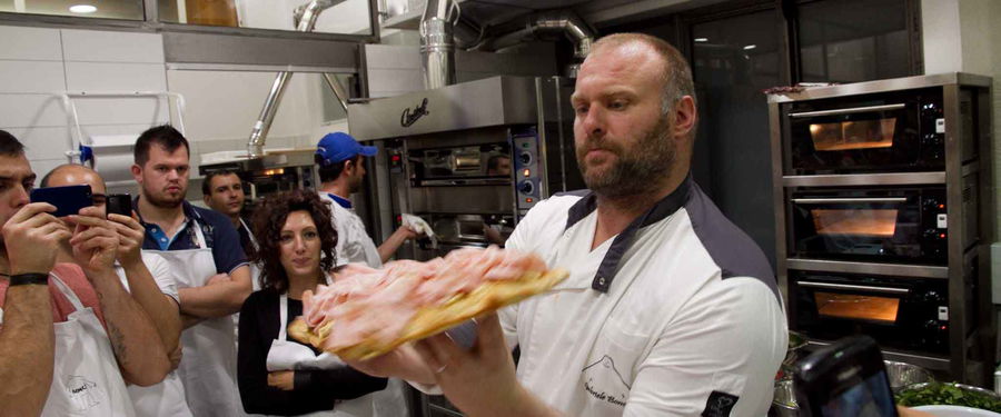 Lezioni di Pizza. La ricetta per fare la pizza di Gabriele Bonci a casa