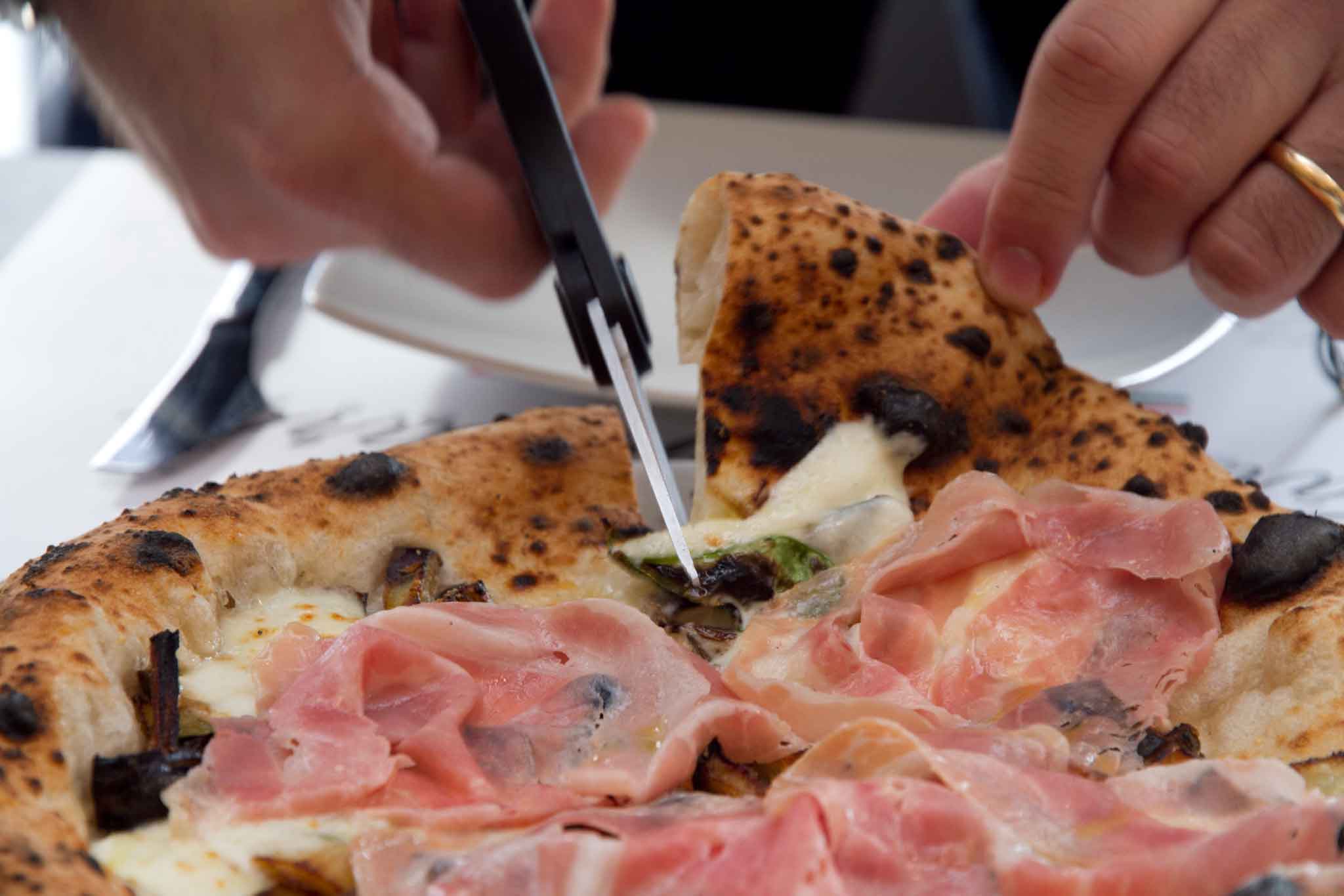 Classifiche. Dove mangiare le 10 migliori pizze con cornicione alveolato