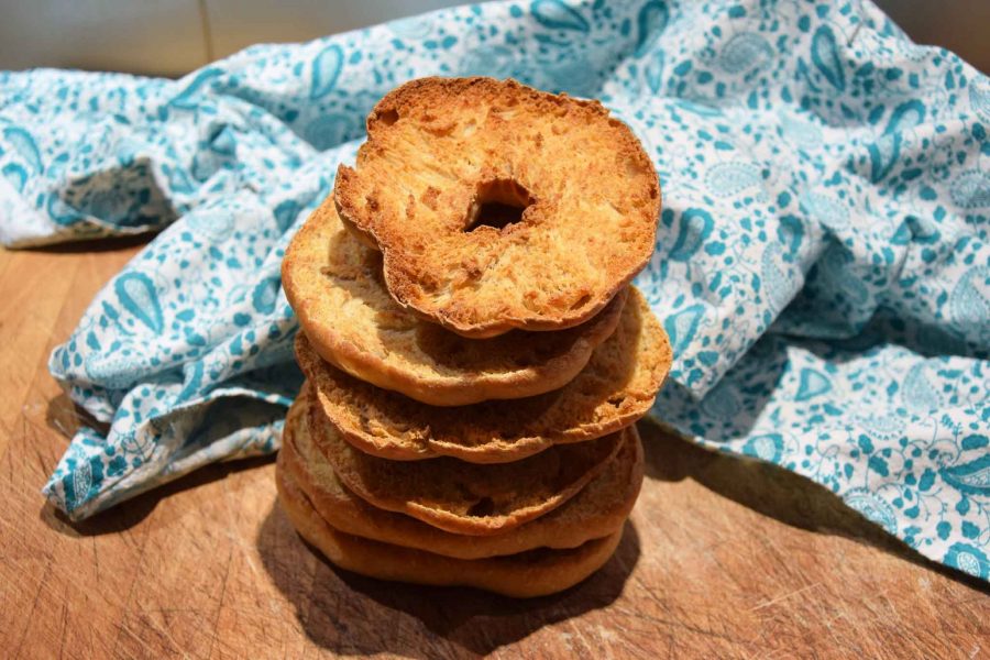 Frise pugliesi: la ricetta perfetta con il trucco del serpentello