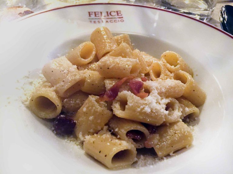 Felice a Testaccio a Milano: com'è, cosa si mangia, quanto si spende