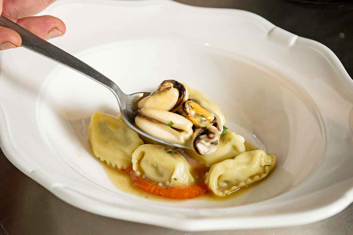 Acciuga ristorante di mare a Roma, giù i prezzi: ora mangi a 50