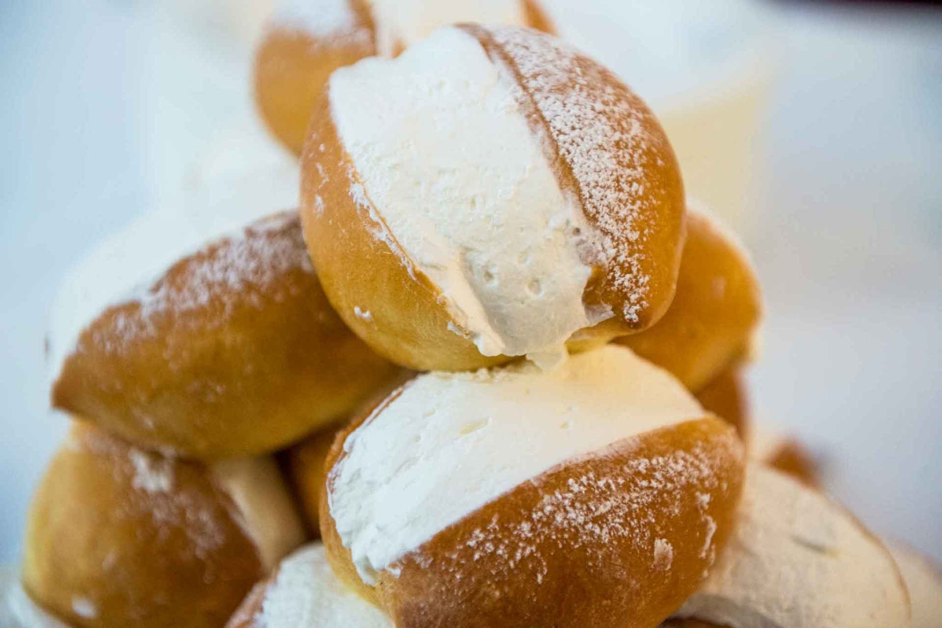 Maritozzo Day. Tutti gli indirizzi a Roma e i Maritozzi Rosa speciali