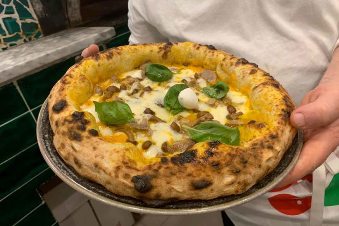 Pizza. Vincenzo Capuano apre a Pozzuoli e raddoppia al Vomero