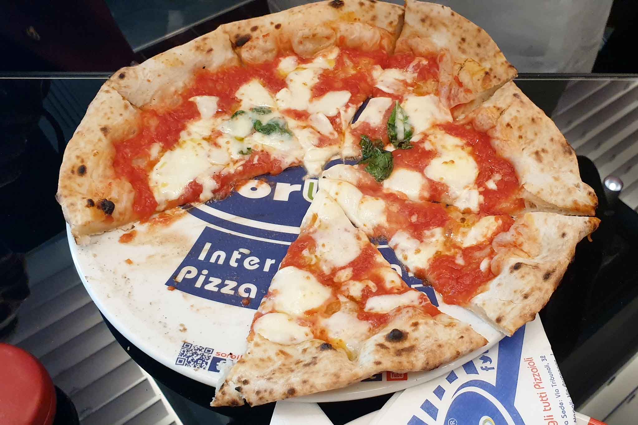 Sorbillo e Biagiarelli: farina di grillo nella pizza napoletana sì o no