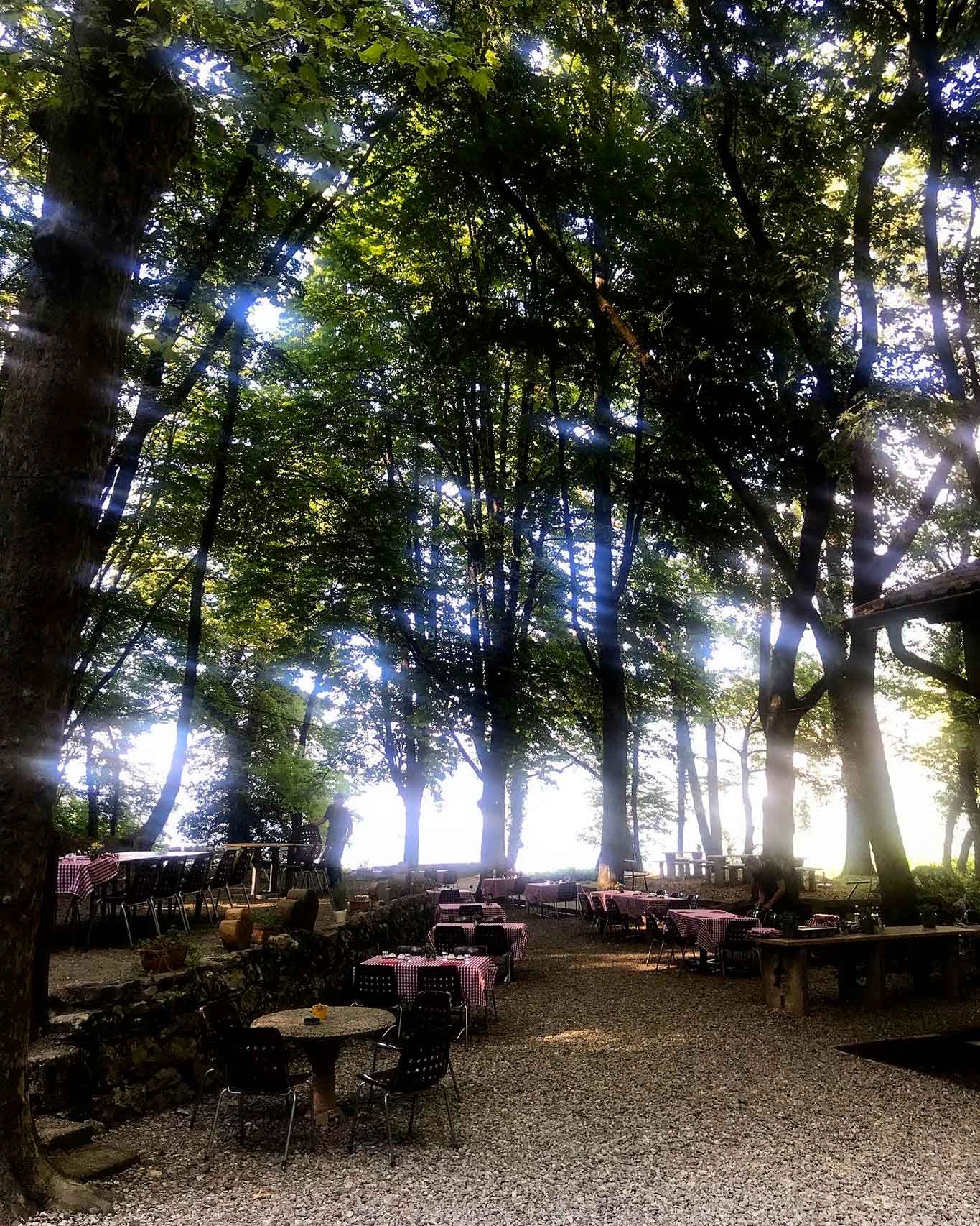 Tremona. Grotto Grassi: griglie roventi per il ristorante vista lago ...