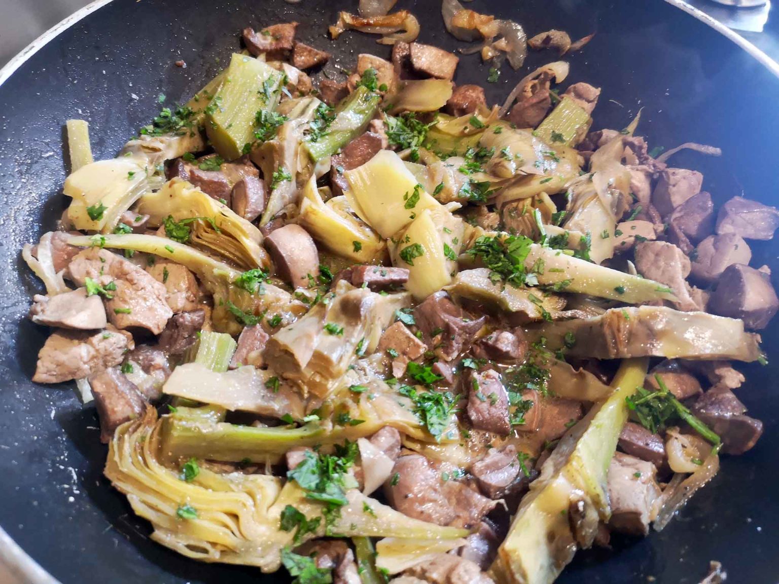 Coratella con carciofi, ricetta antica alla maniera della Sora Lella