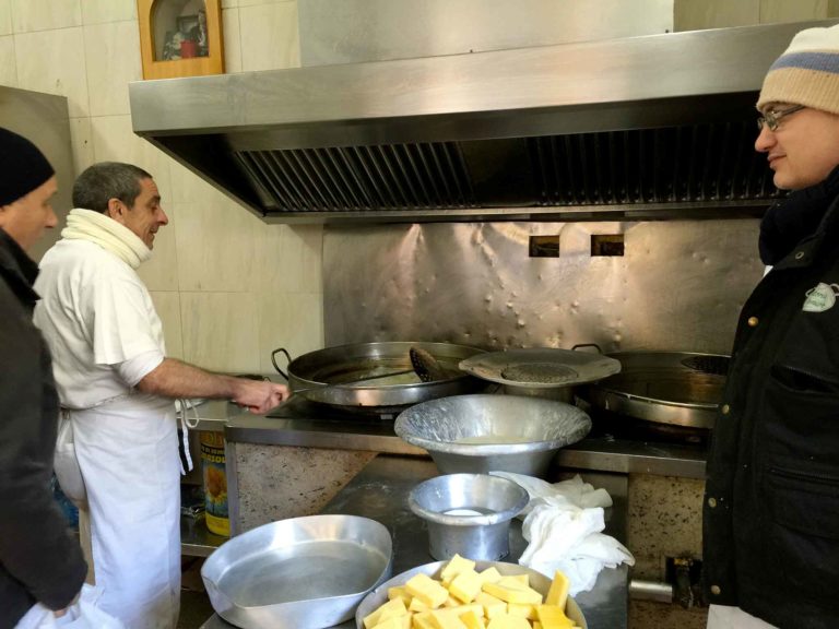 Scagliozzi fritti: triangoli di polenta fatti in casa con la ricetta ...
