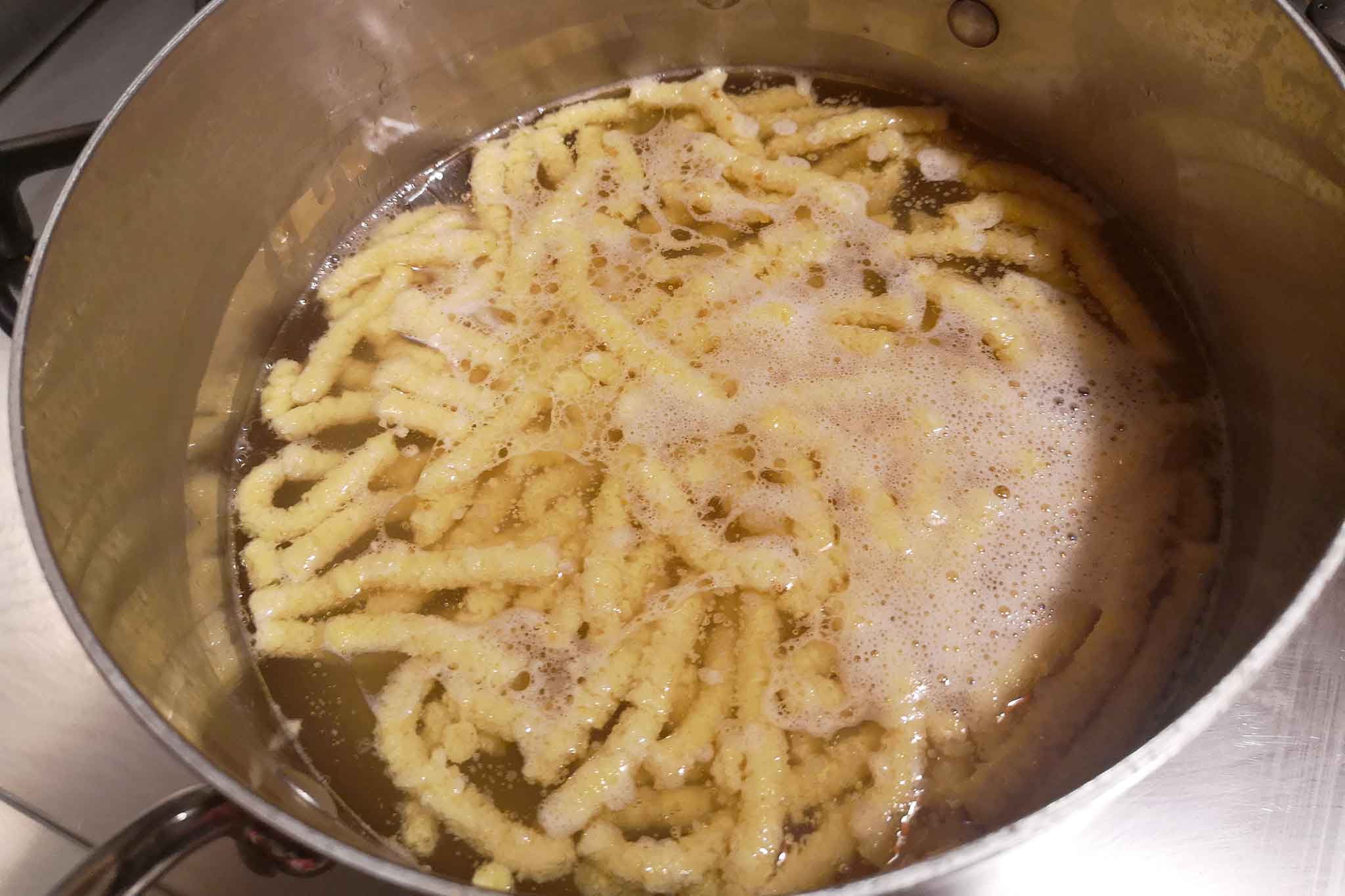 Passatelli in brodo: la ricetta e l'importanza del formaggio grattugiato