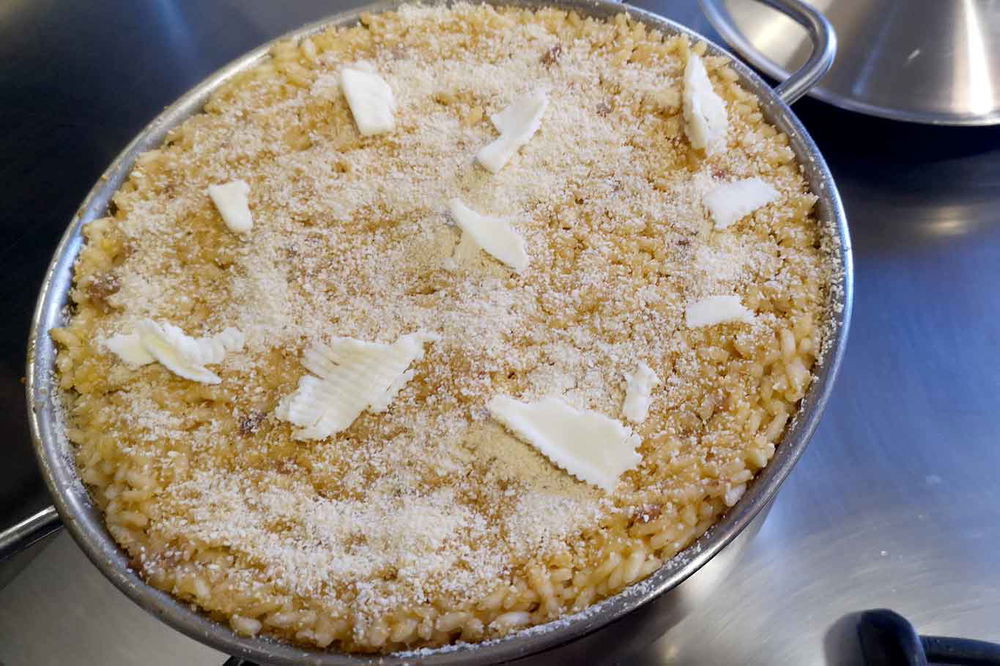 Bomba di riso, la ricetta con il ragù di maiale e vitello invece del ...