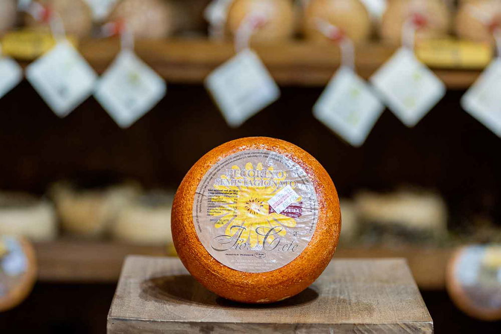 Pecorino di Pienza. 6 stili per apprezzare il formaggio della Val d'Orcia Pecorino di Pienza. 6 stili per apprezzare il formaggio della Val d'Orcia