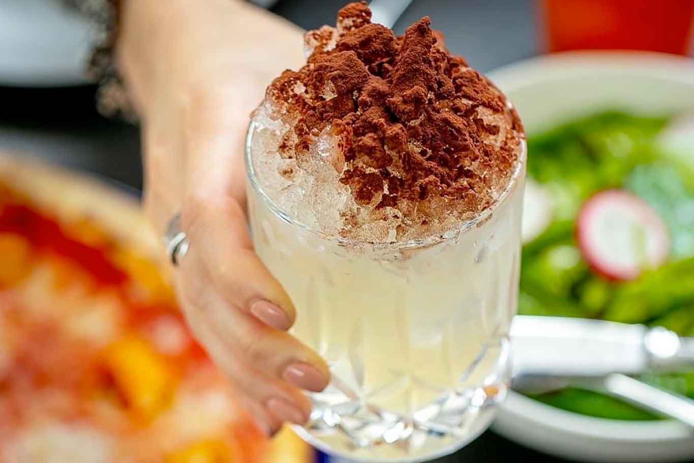 Crazy Pizza Roma: Briatore rilancia Via Veneto con la bufalina a 25