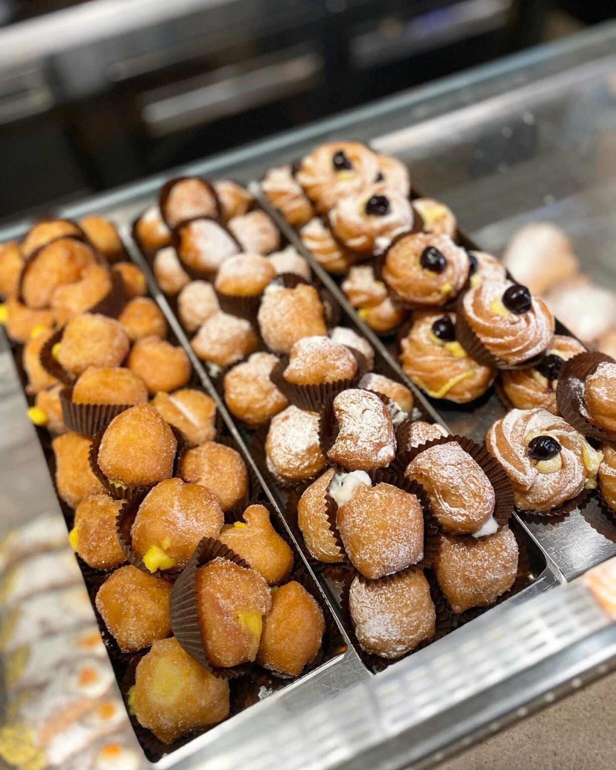 Bignè di San Giuseppe fritti e al forno. I migliori di Roma
