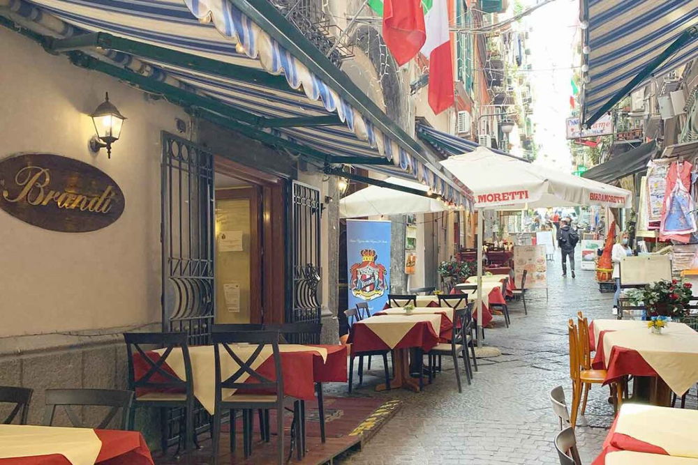 Pizzeria Brandi a Napoli: chiusa dai Nas per due giorni