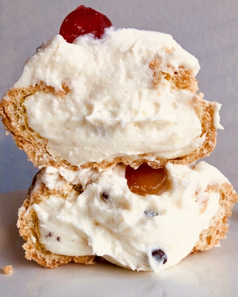 Sfinci di San Giuseppe siciliane gonfie e morbide, fritte e al forno