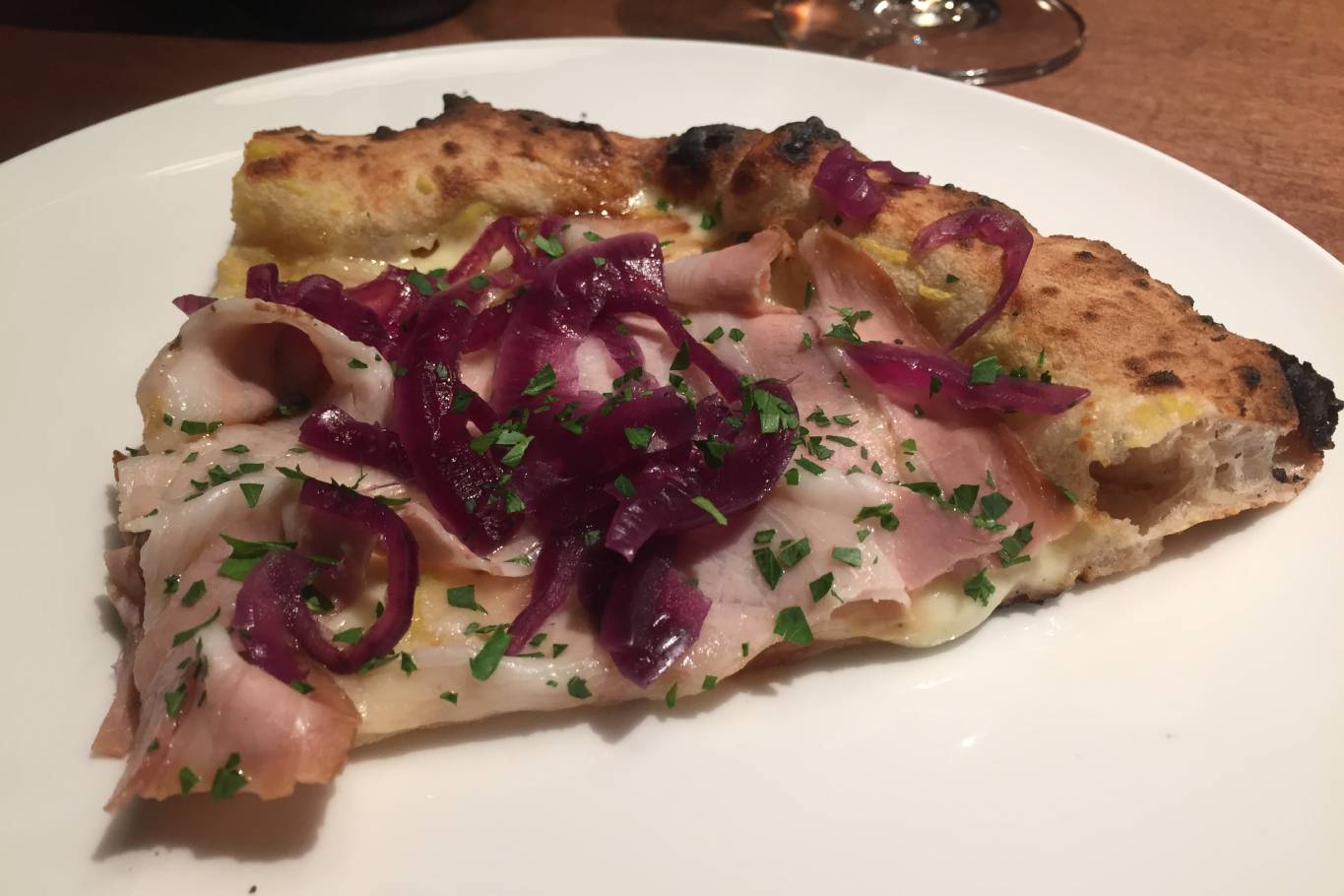 Confine a Milano: menu e prezzi della nuova pizzeria