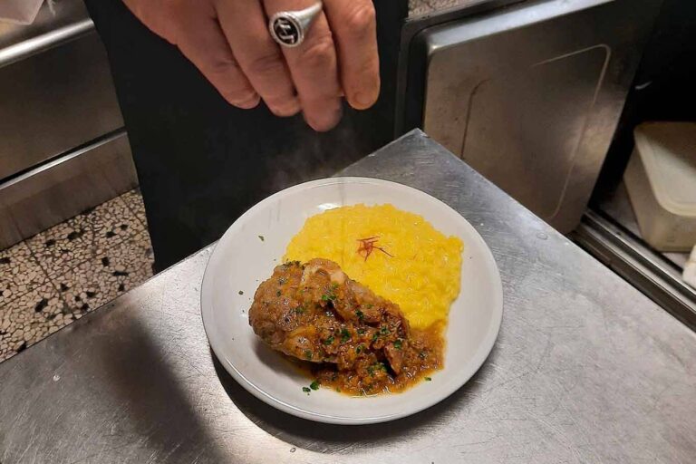 Dove mangiare il risotto alla milanese a Milano: trattorie e ristoranti