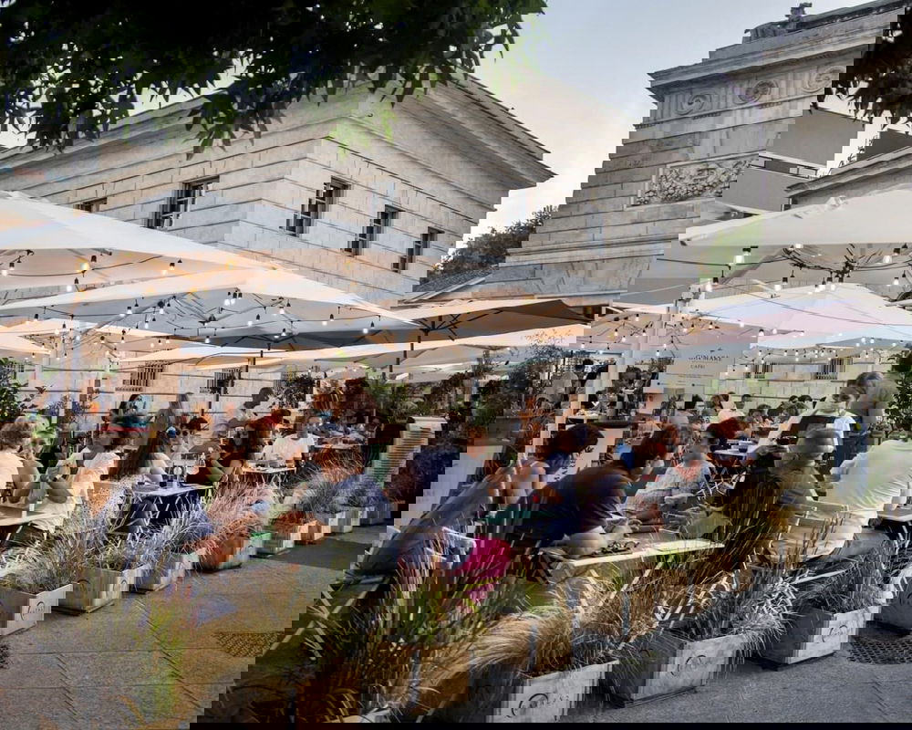 26 ristoranti economici e belli di Milano per mangiare all’aperto