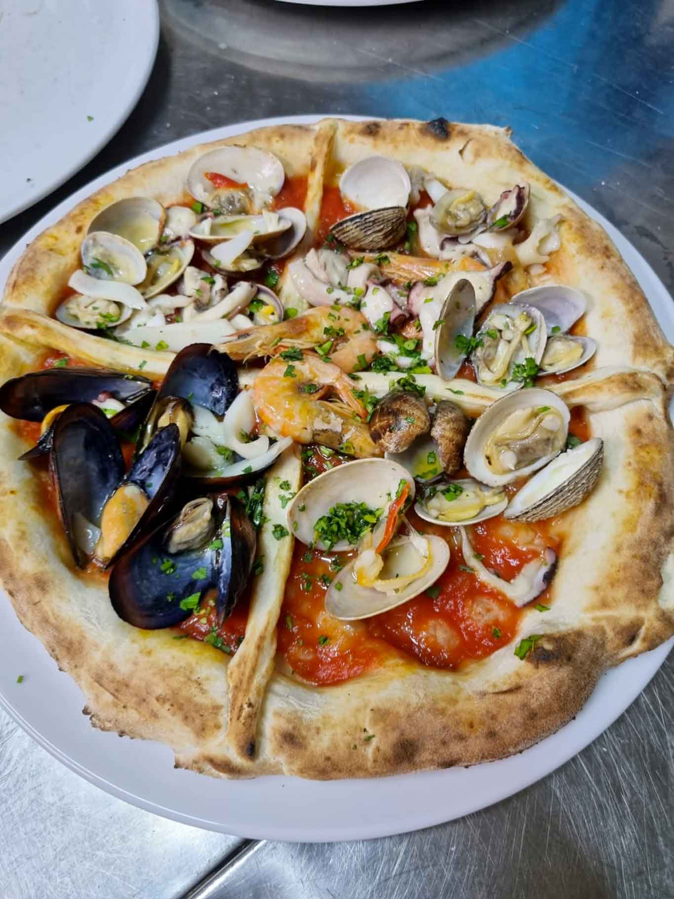 Le 13 pizzerie centenarie più antiche di Napoli: pizza e foto storiche