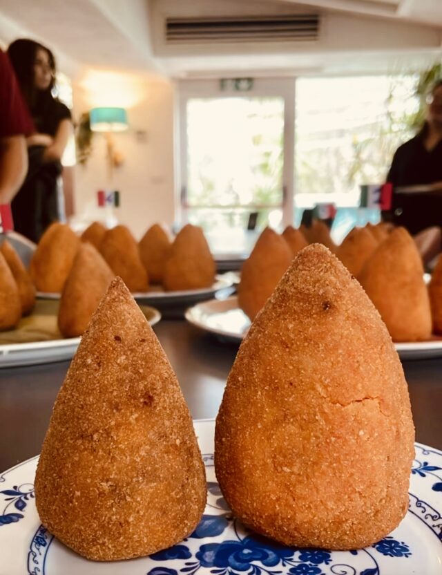 Dove mangiare i migliori arancini di Catania. Sfida tra 24 bar