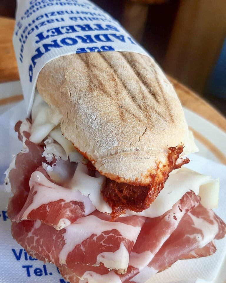 Panini a Milano: 21 posti dove mangiare i migliori imbottiti della città