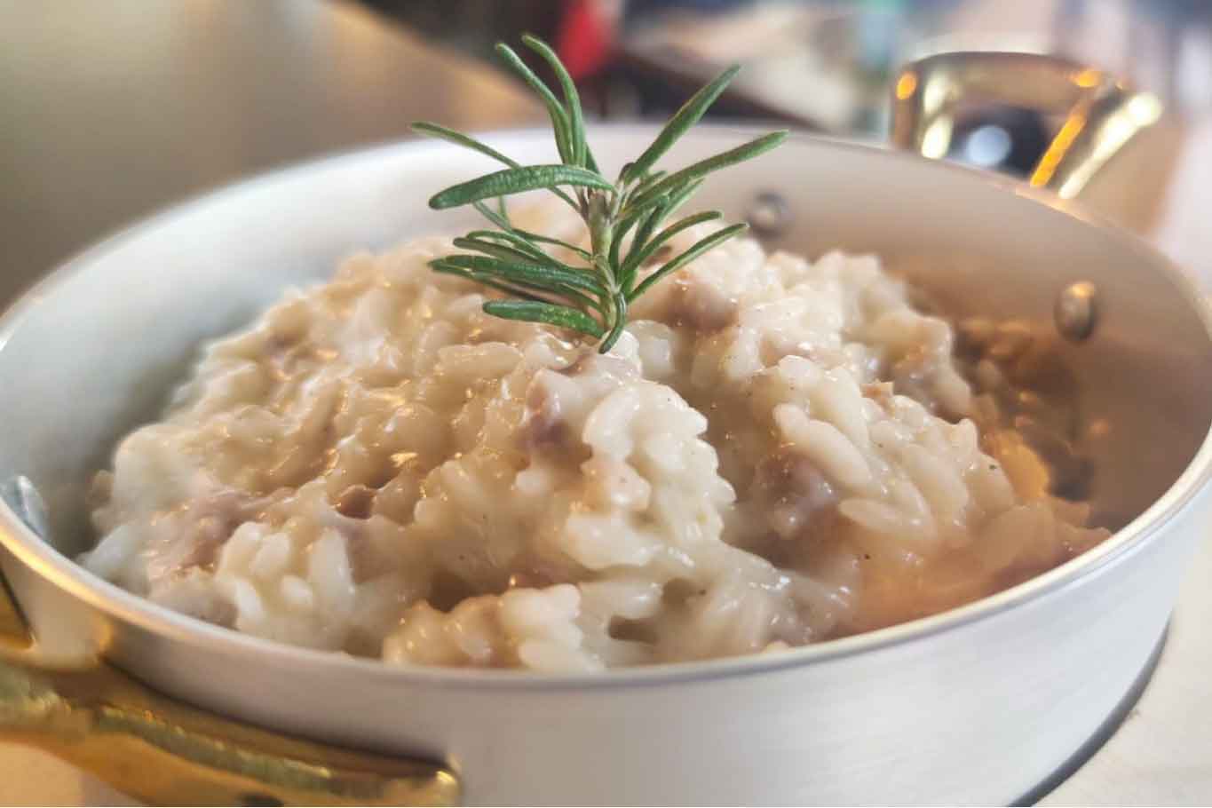 La Risotteria Melotti a Milano ha 15 risotti in menu: piace all'isolana
