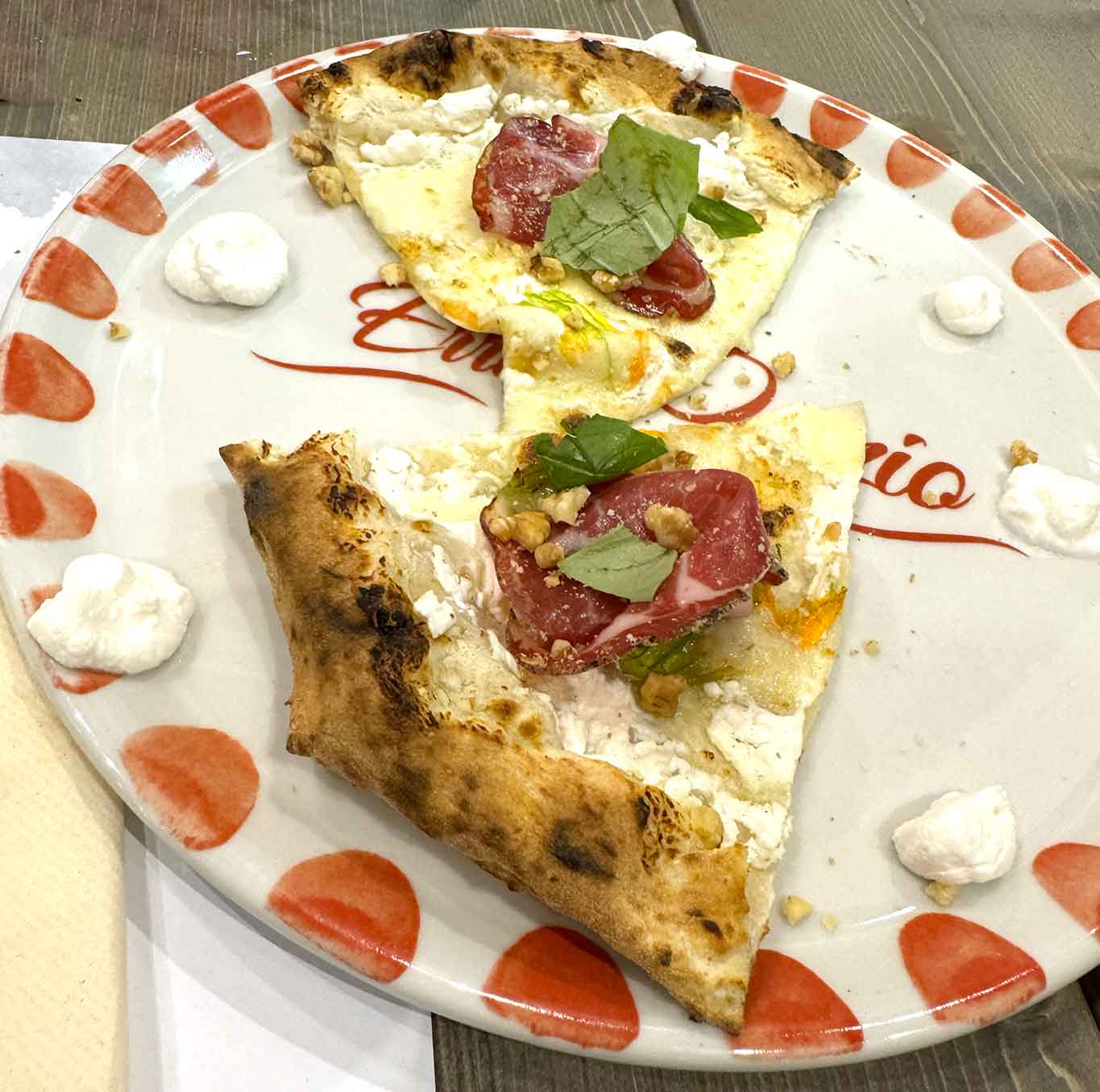 Come sono le pizze alla pizzeria Errico Porzio a Milano in via Solari