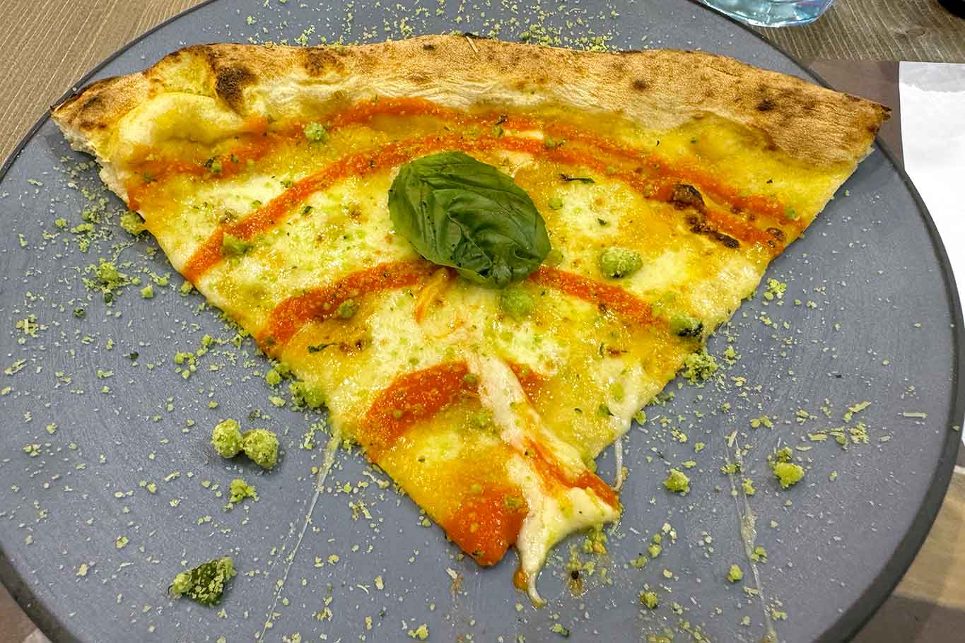 Come sono le pizze alla pizzeria Errico Porzio a Milano in via Solari