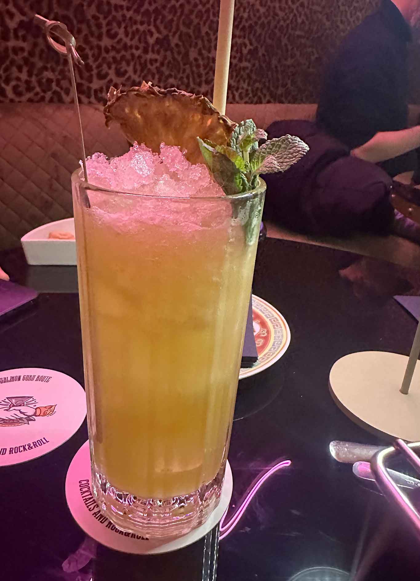 Salmon Guru, cocktail bar a Milano: drink, tacos e divertimento