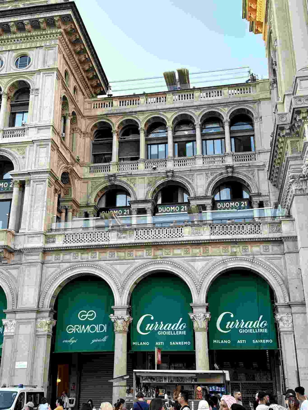 Valerio Braschi apre oggi il ristorante The View a Milano