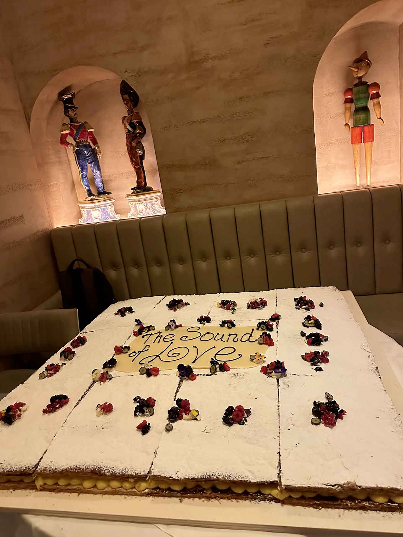 Max Mariola apre il bistrot a Milano dopo 22.000 carbonare vendute