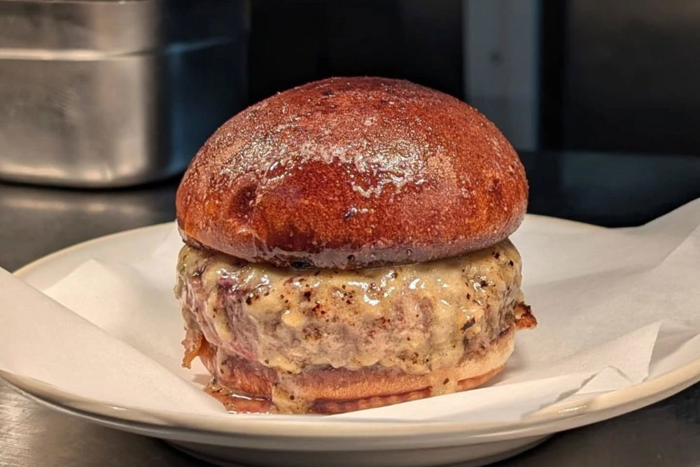 Hamburger cult: solo 10 pezzi al giorno a 21 euro al Dove a Londra