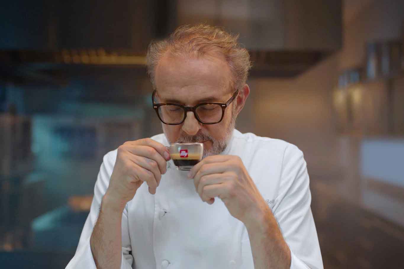 Massimo Bottura protagonista dello spot delle capsule Illy Caffè
